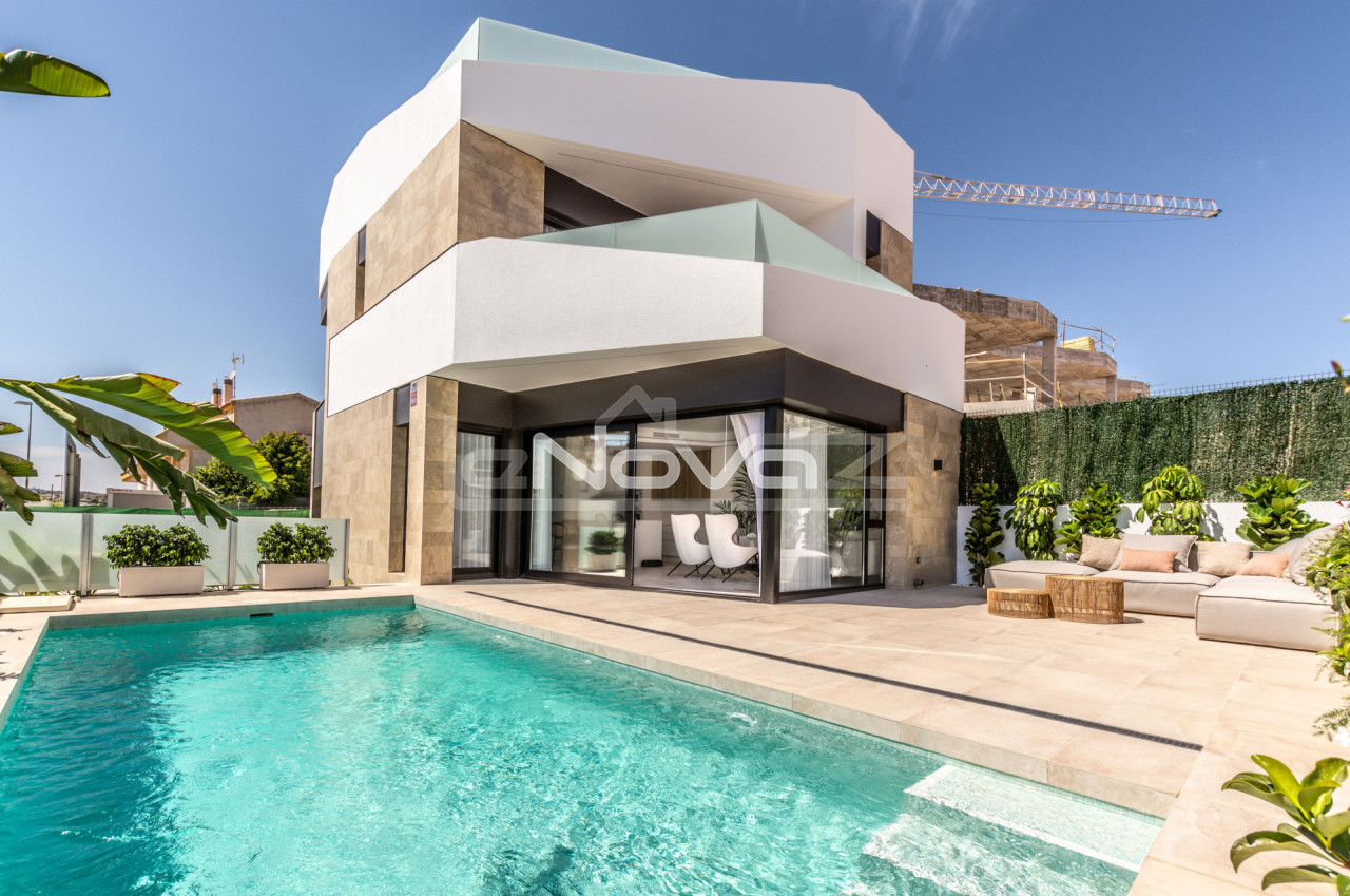 This new offer is a luxury complex located in the area of Orihuela ...